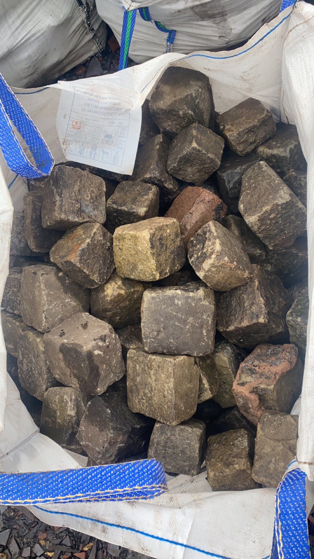 Reclaimed high grade granite cobbles/setts