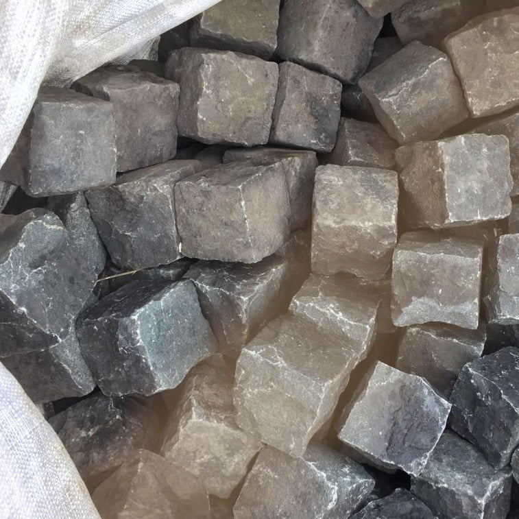 Reclaimed 100mm Granite Cubes (Blue / Grey) 4m2 per Bag